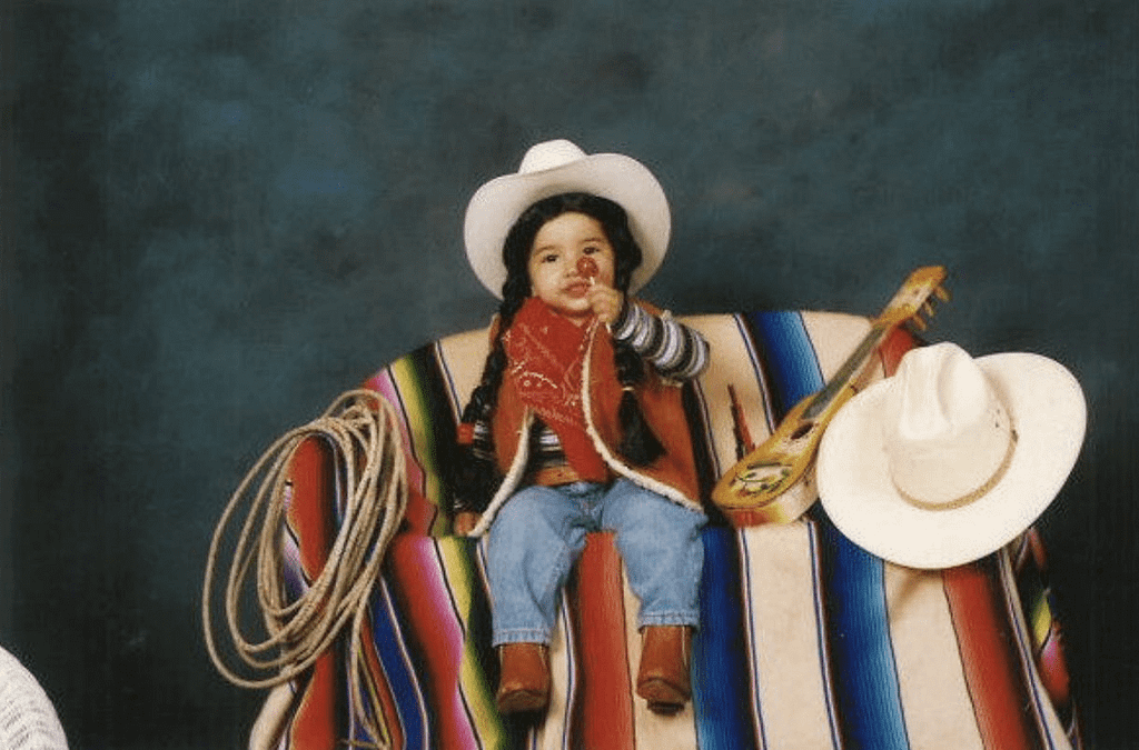 Becky G honra su herencia mexicana con su nuevo álbum “Esquinas”