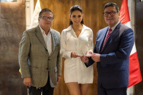Perú Moda Miami reconoce a la actriz y modelo peruana Luren Márquez ...